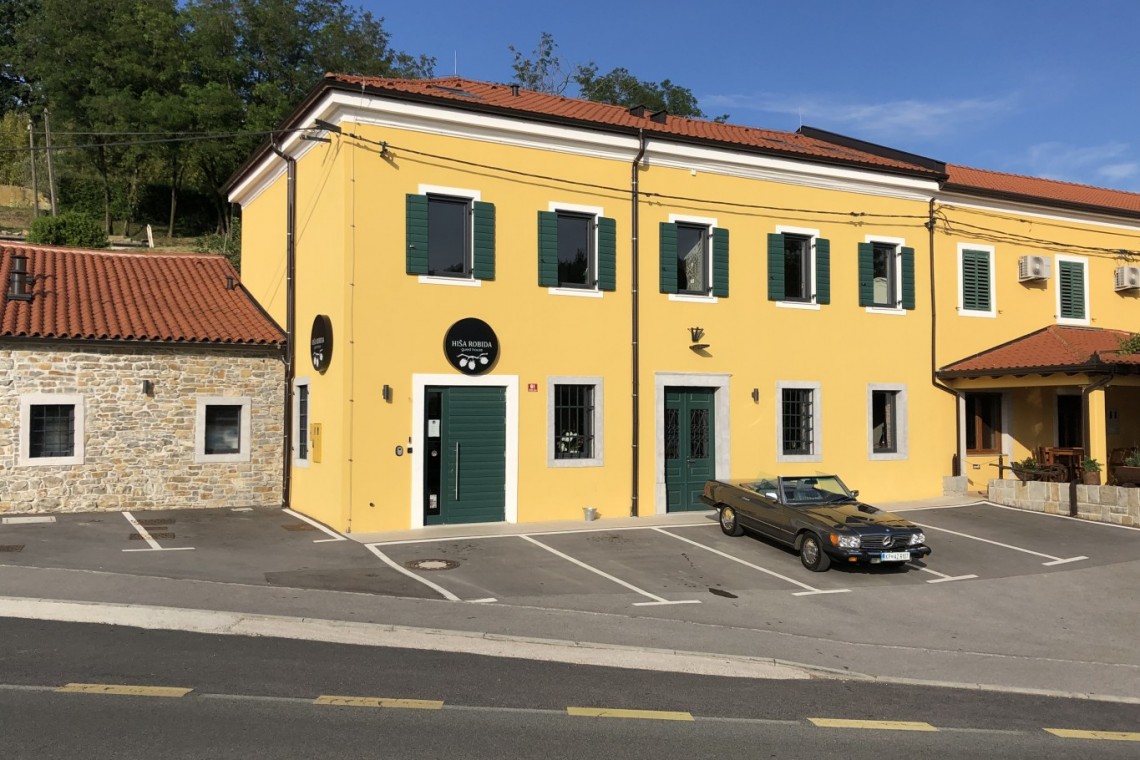 HIŠA ROBIDA GUEST HOUSE ČRNI KAL – Z BONOM po Sloveniji